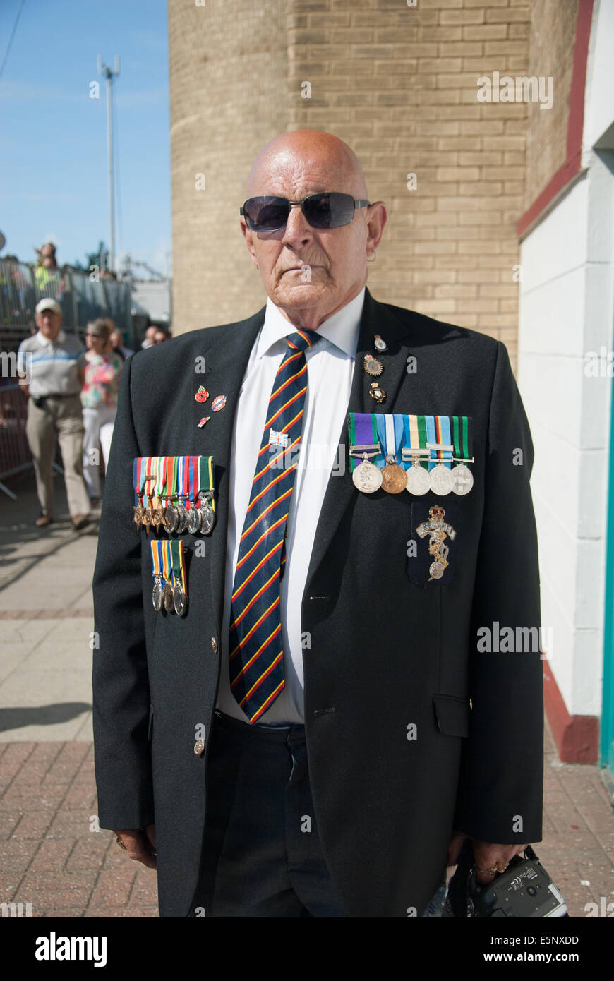 Prince Harry officially unveils the First World War memorial arch in ...