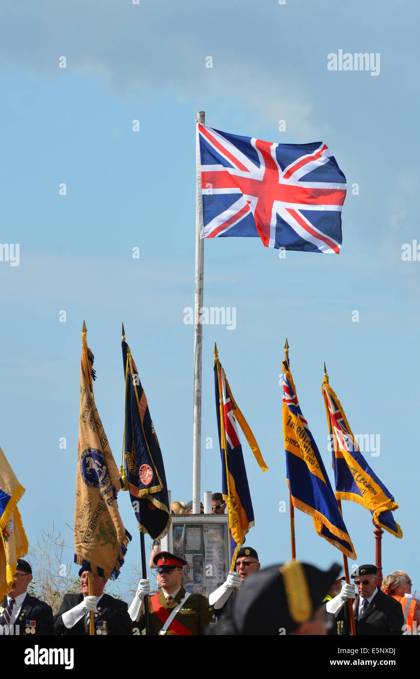 Prince Harry officially unveils the First World War memorial arch in ...