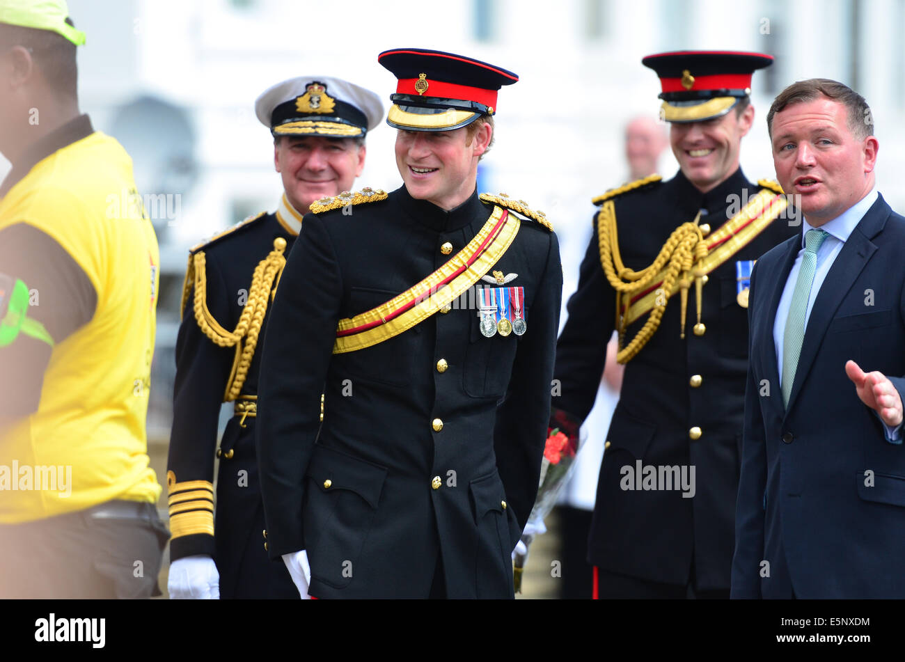 Prince Harry officially unveils the First World War memorial arch in ...