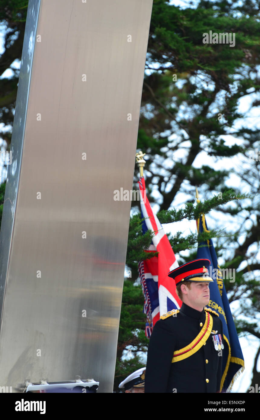 Prince Harry officially unveils the First World War memorial arch in ...