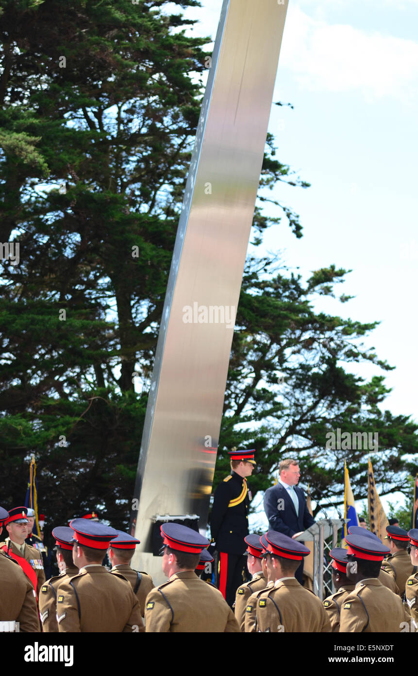 Prince Harry officially unveils the First World War memorial arch in ...