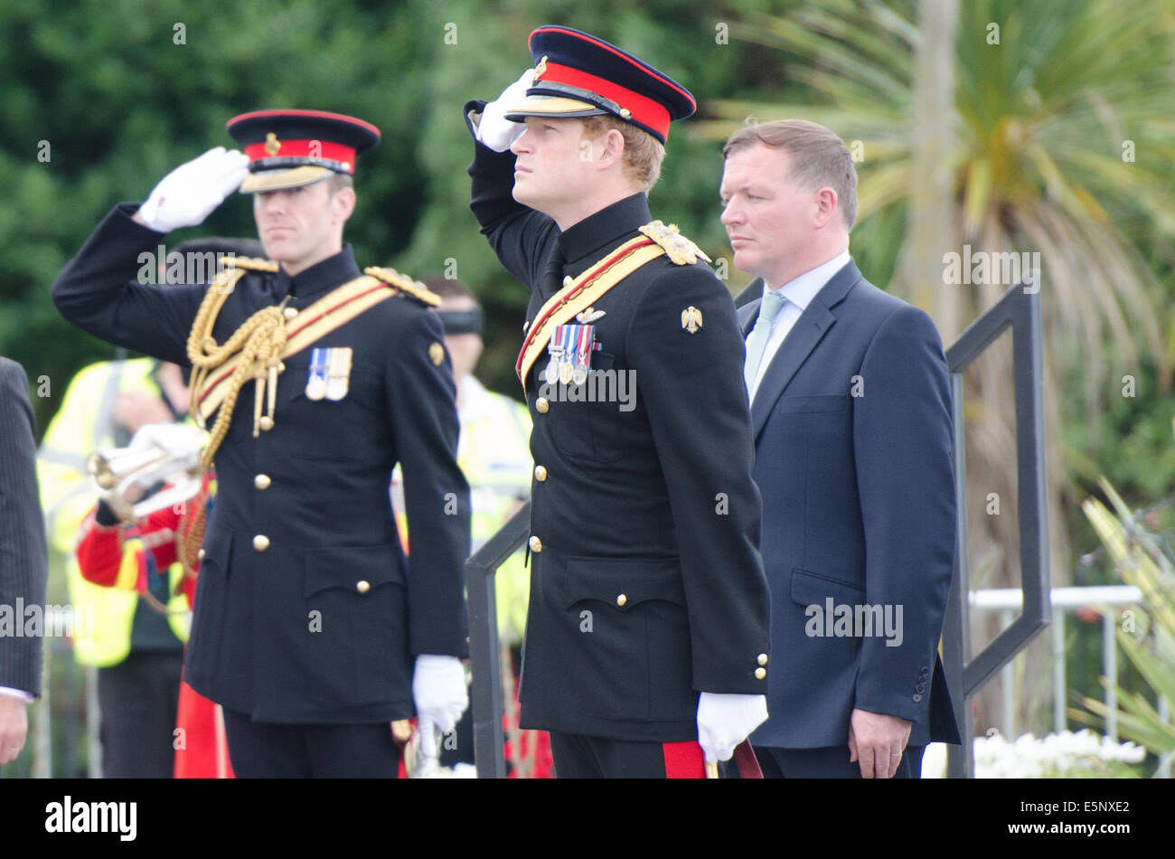 Prince Harry officially unveils the First World War memorial arch in ...