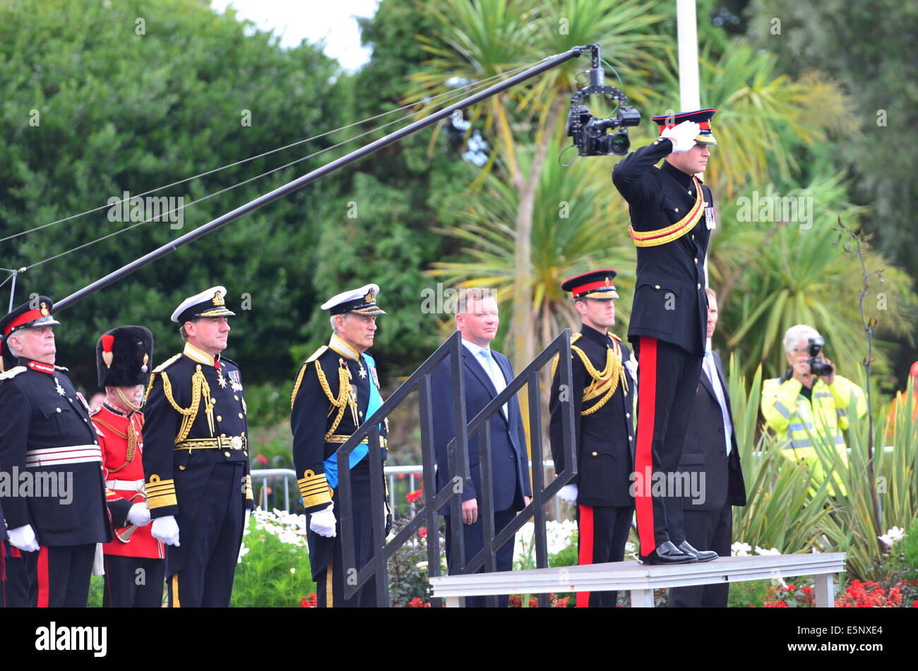 Prince Harry officially unveils the First World War memorial arch in ...