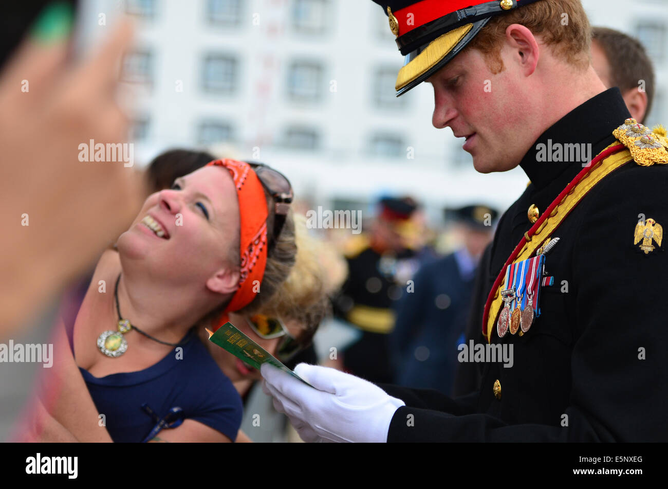 Prince Harry officially unveils the First World War memorial arch in ...