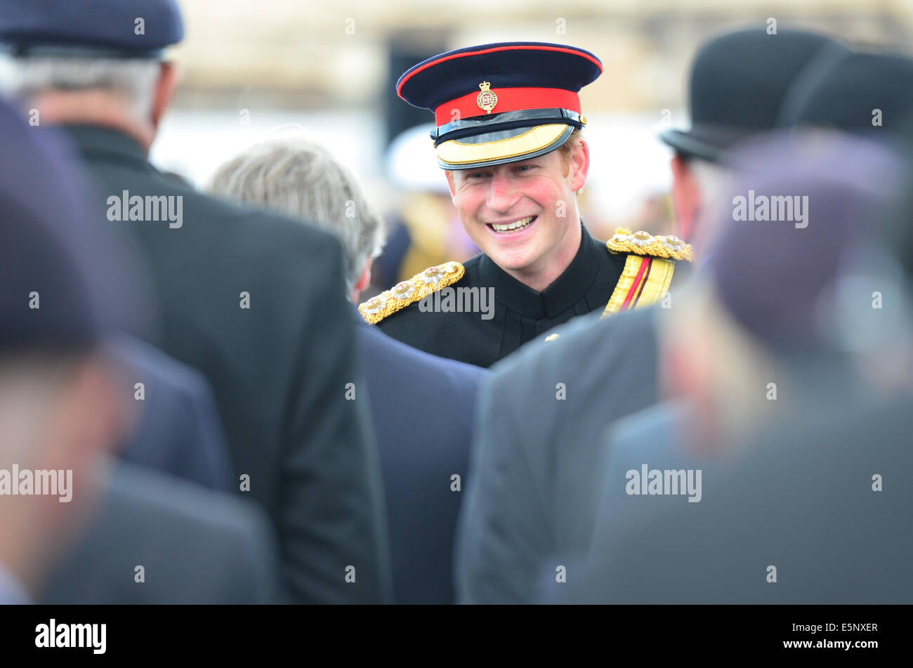Prince Harry officially unveils the First World War memorial arch in ...