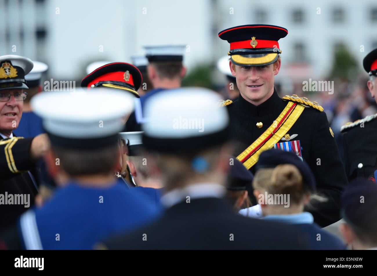 Prince Harry officially unveils the First World War memorial arch in ...
