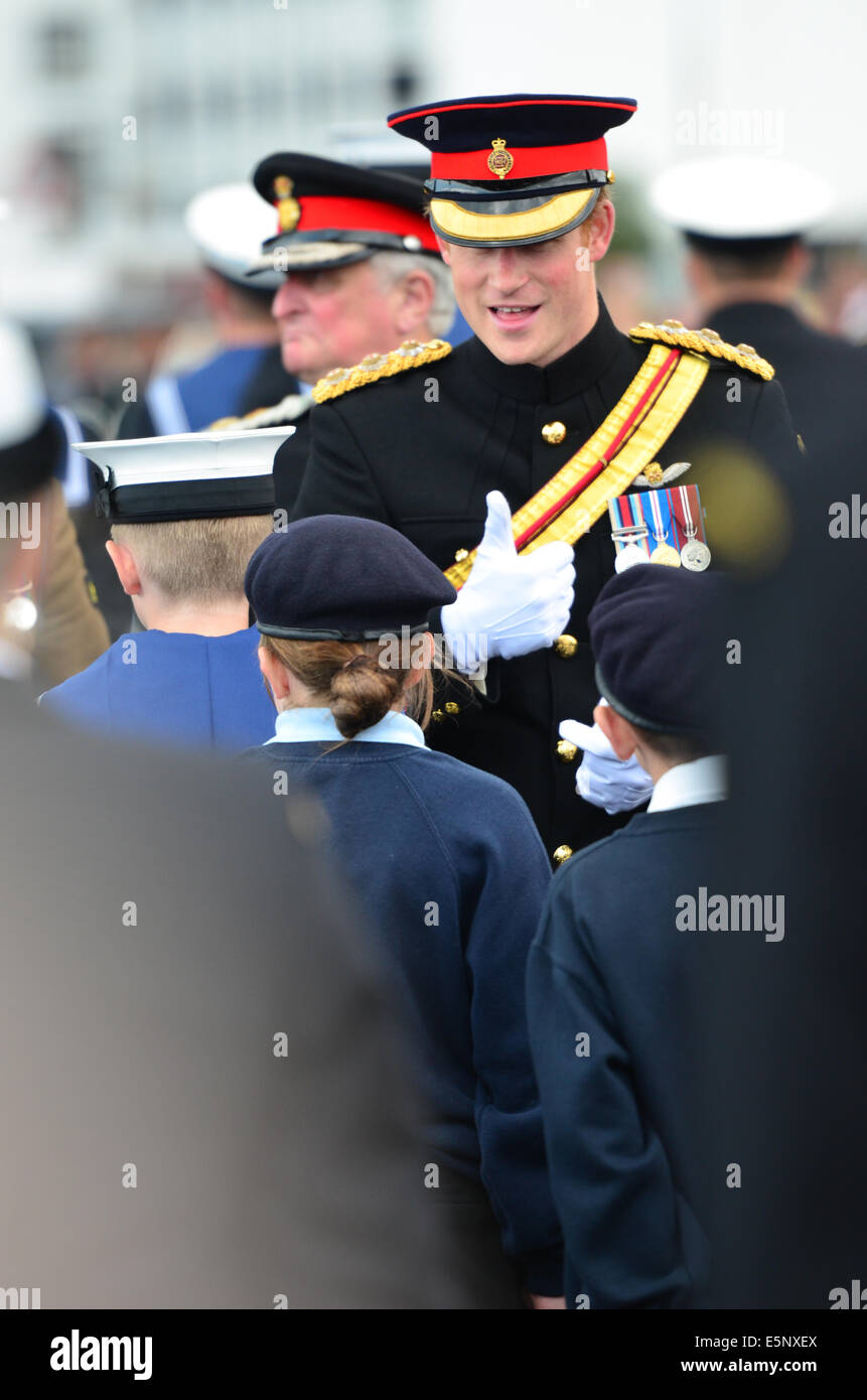 Prince Harry officially unveils the First World War memorial arch in ...