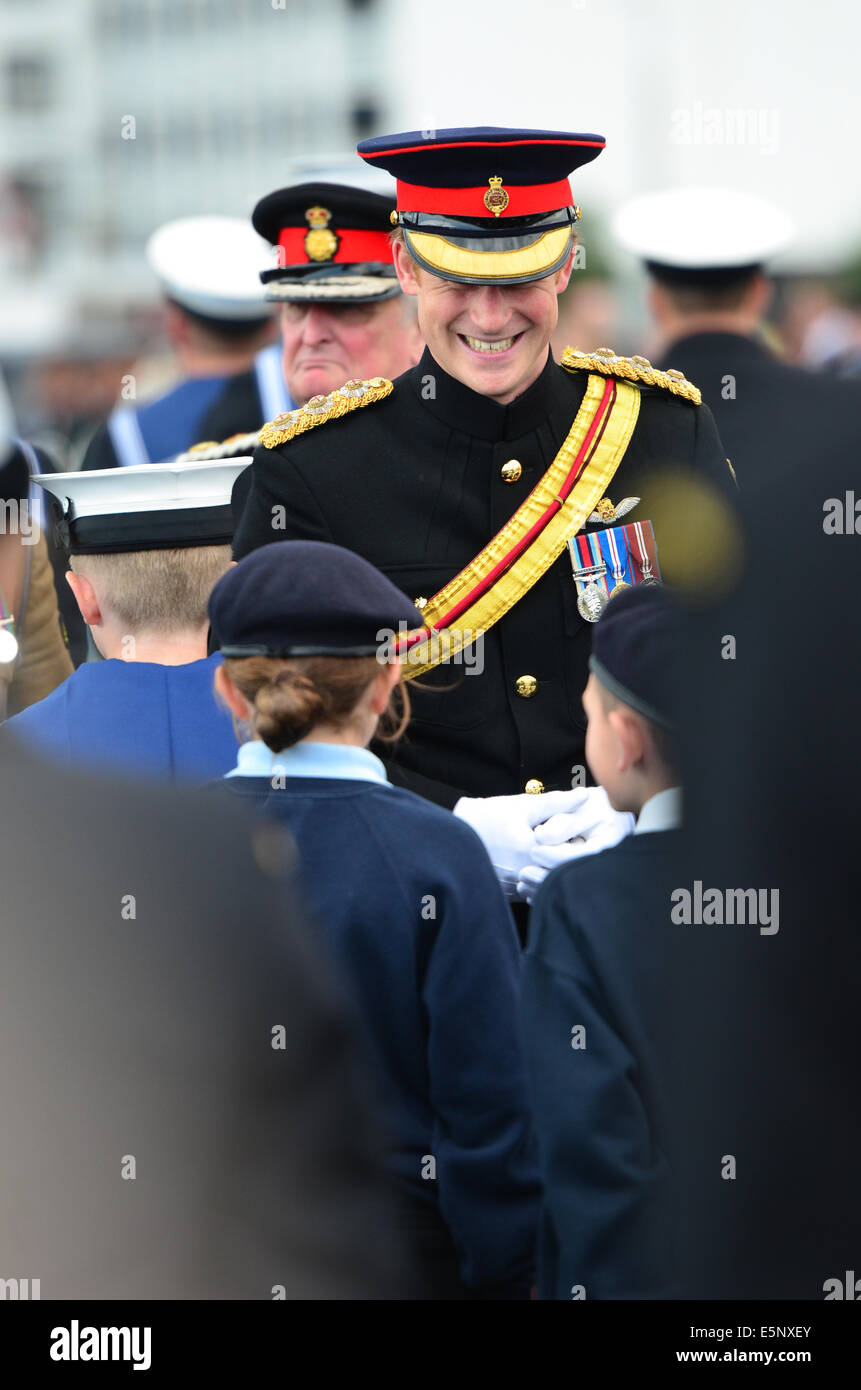 Prince Harry officially unveils the First World War memorial arch in ...