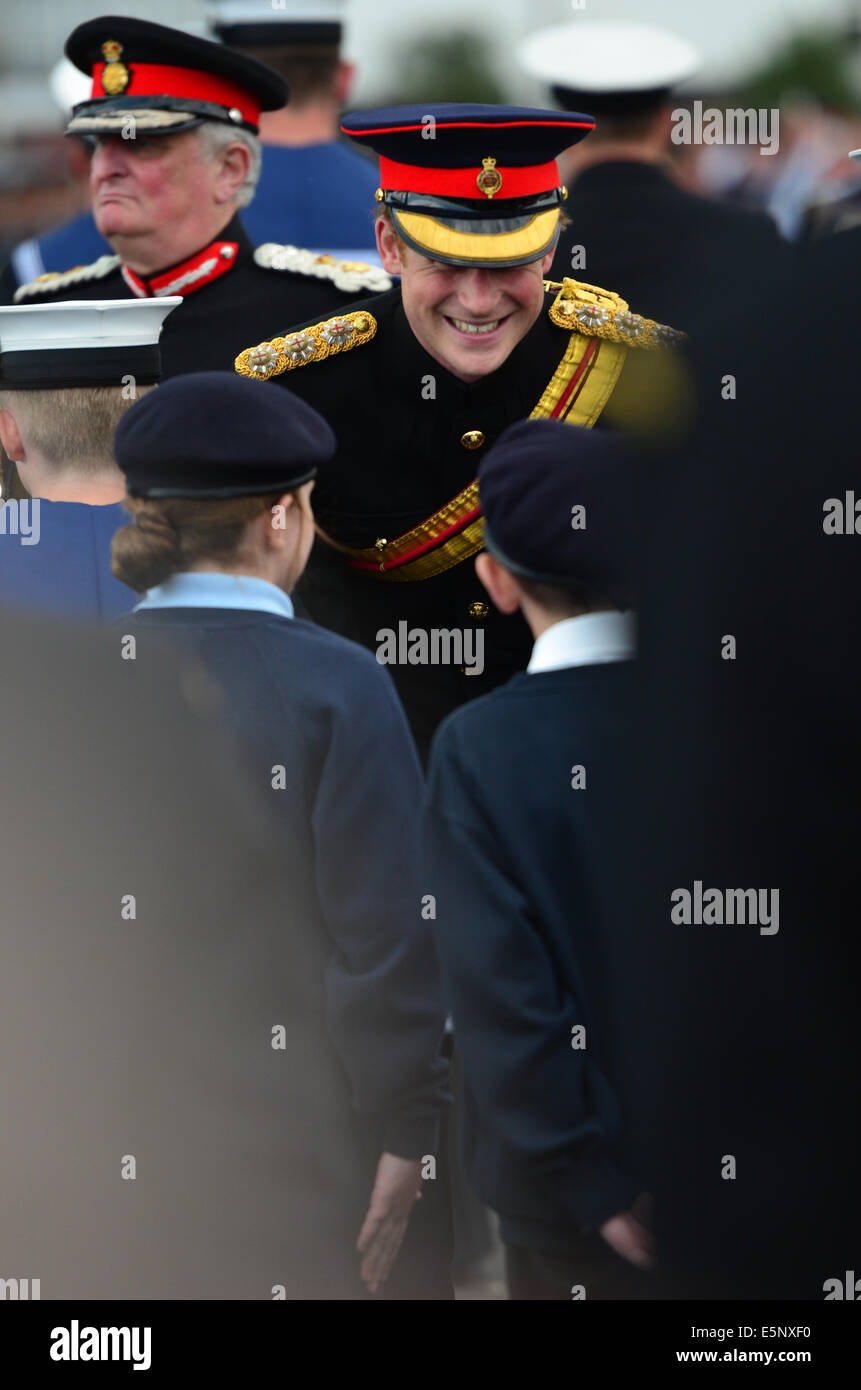 Prince Harry officially unveils the First World War memorial arch in ...