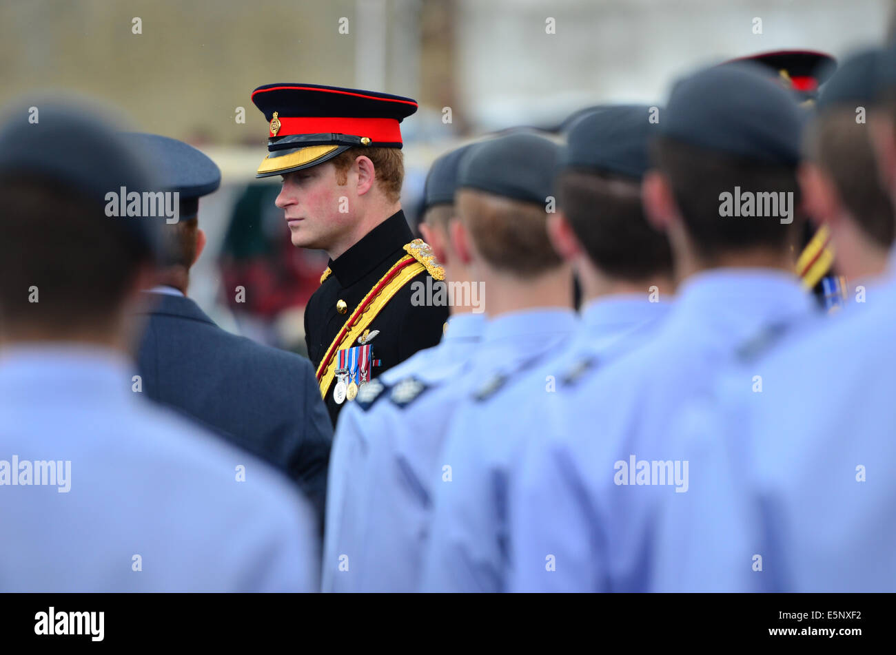 Prince Harry officially unveils the First World War memorial arch in ...