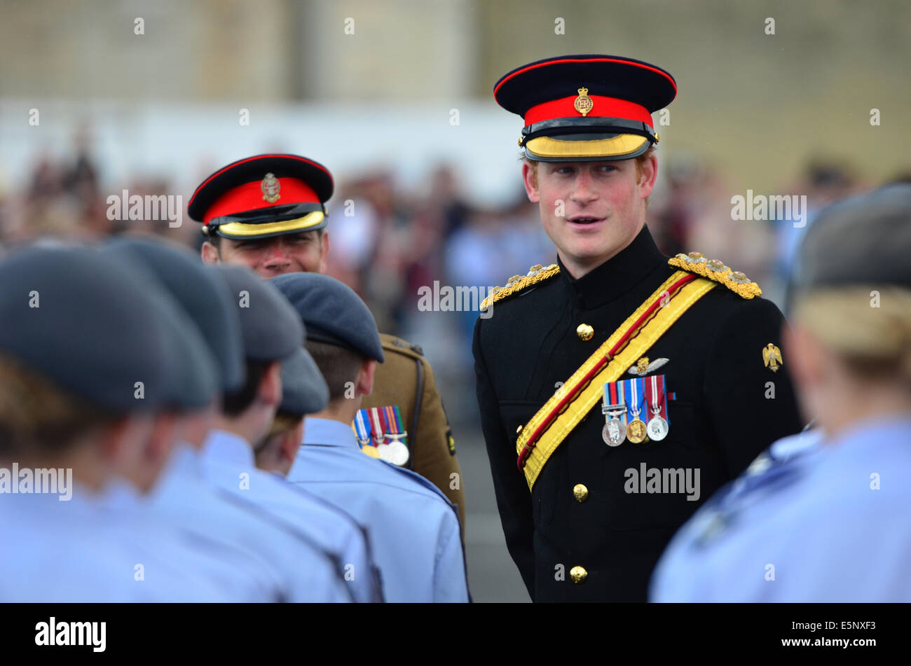 Prince Harry officially unveils the First World War memorial arch in ...