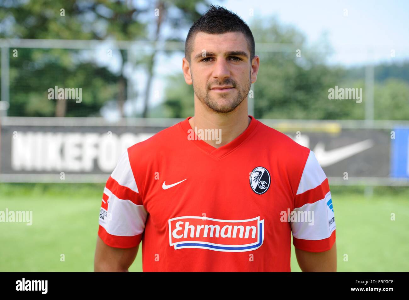 Der Spieler Stefan Mitrovic vom Fußball-Bundesligisten SC Freiburg ... Der Spieler Stefan Mitrovic vom Fußball-Bundesligisten SC Freiburg ...