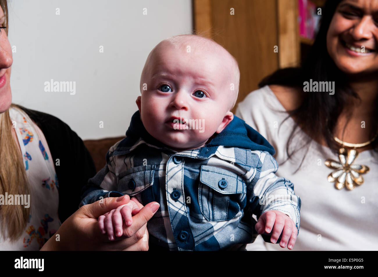 Mum with baby toddler hi-res stock photography and images - Alamy