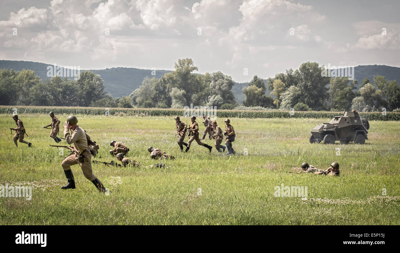 Reconstruction of a World War II fight between Red army and German army ...