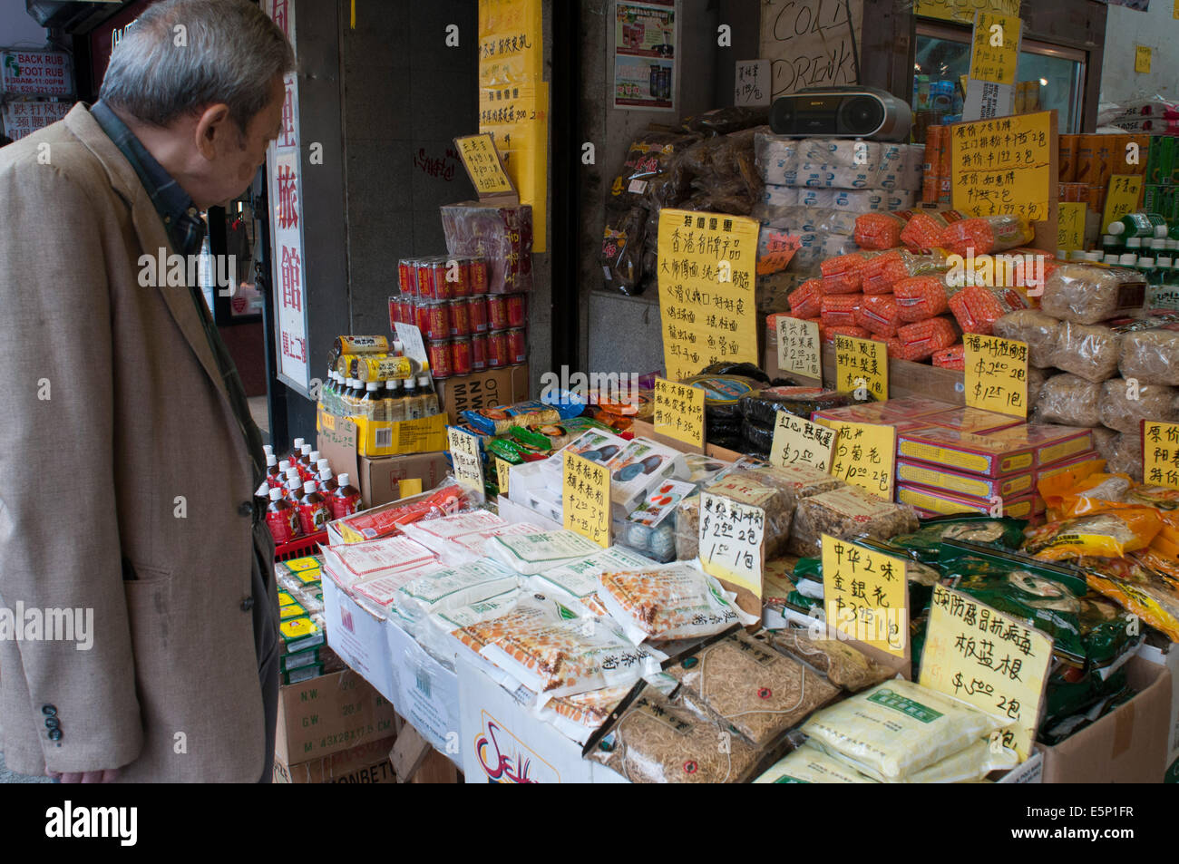 General store in Chinatown, New York City, America, USA Stock Photo - Alamy
