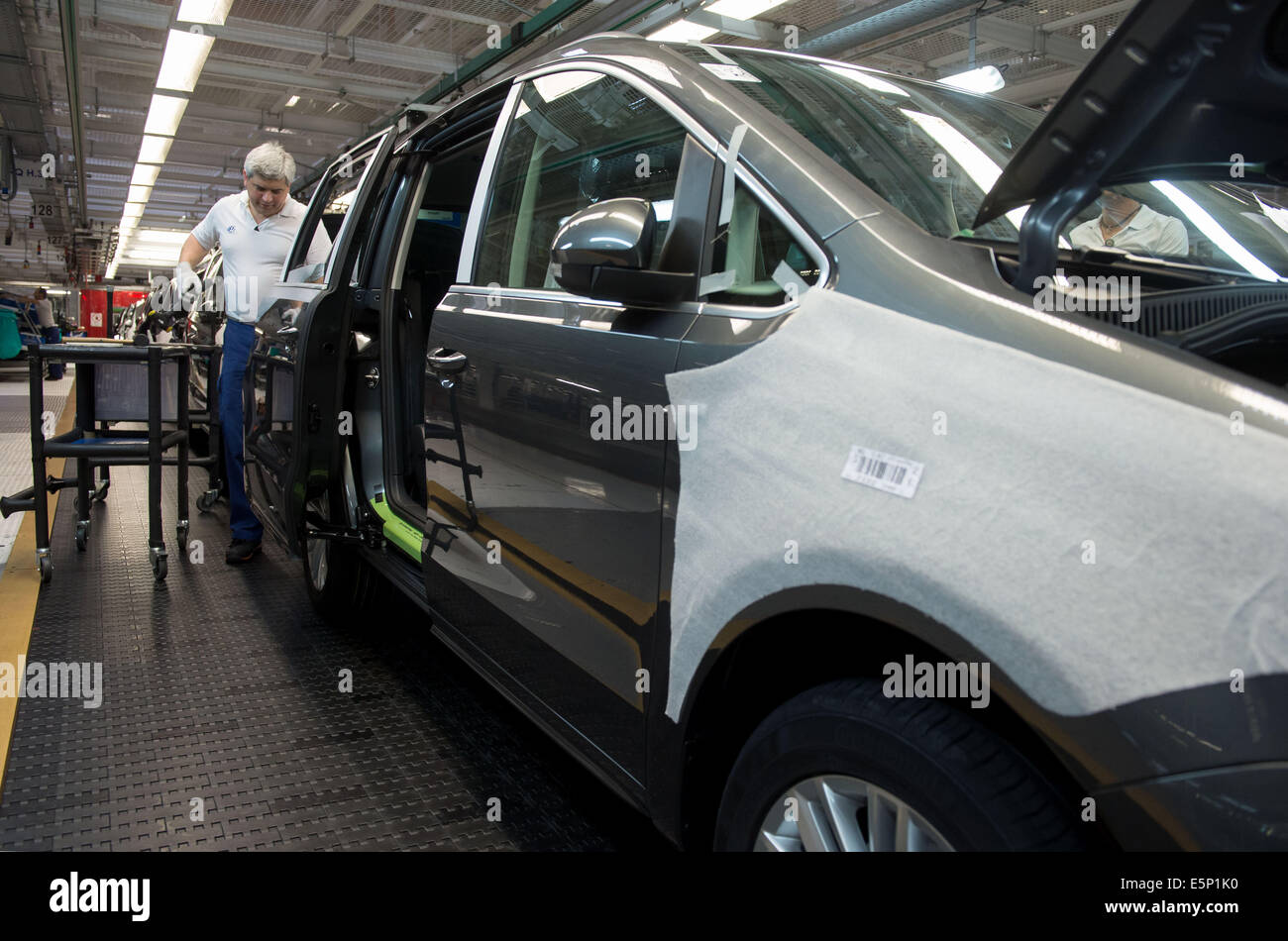 Palmela, Portugual. 25th June, 2014. Manufacturing process at the VW ...