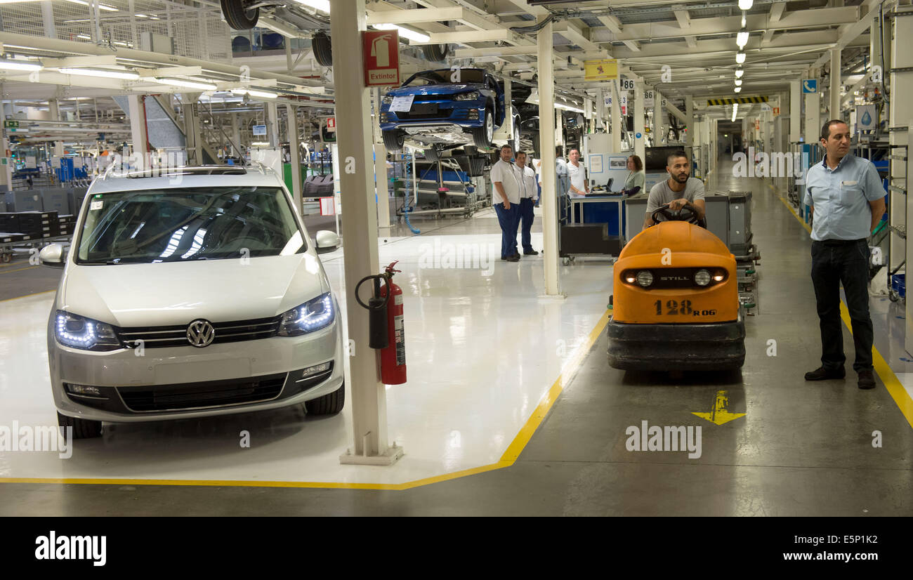 Palmela, Portugual. 25th June, 2014. Manufacturing process at the VW ...