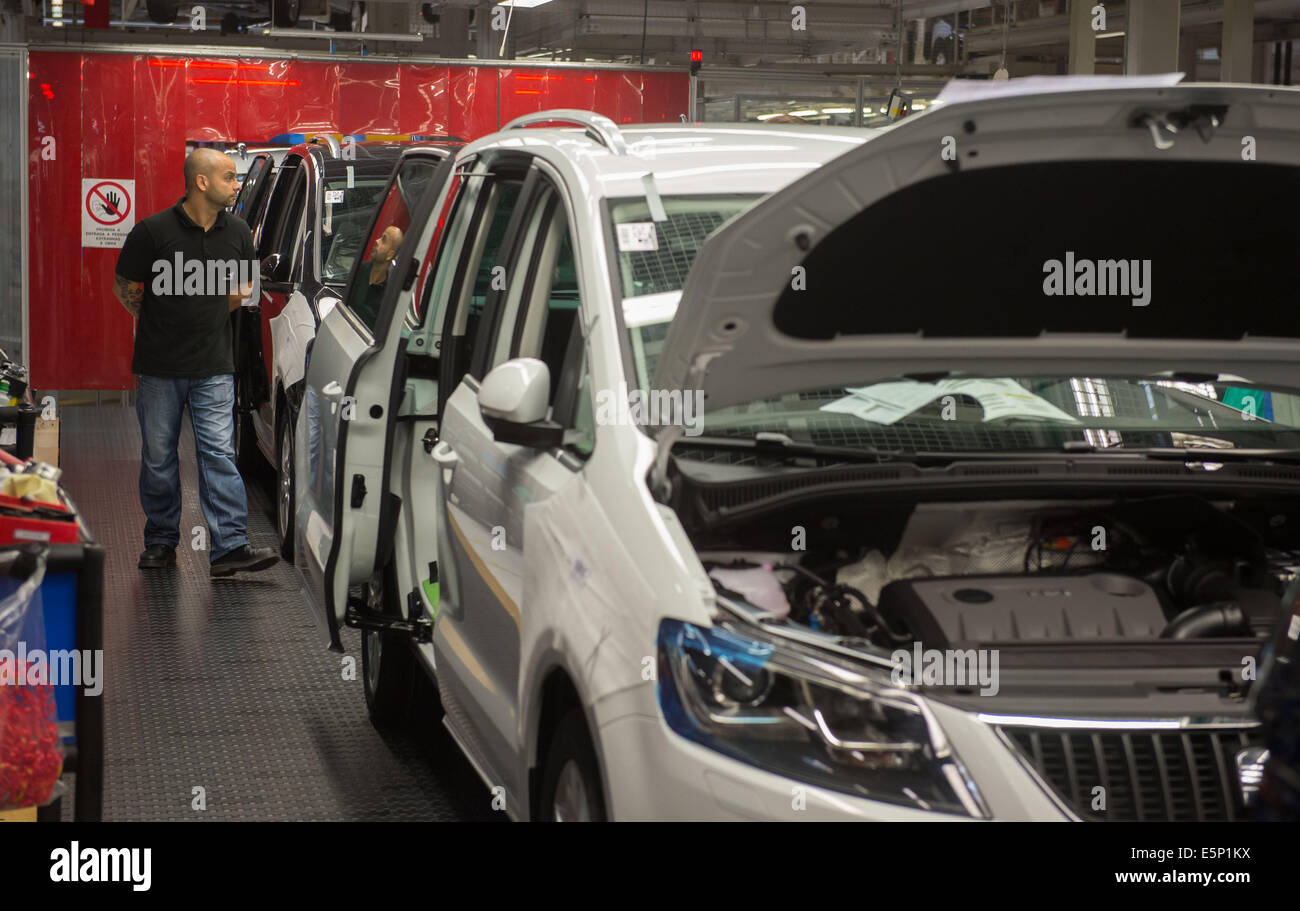 Palmela, Portugual. 25th June, 2014. Manufacturing process at the VW ...