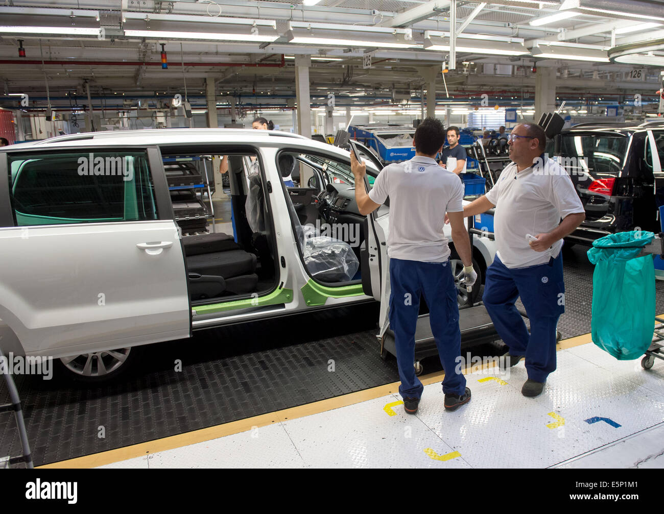 Palmela, Portugual. 25th June, 2014. Manufacturing process at the VW ...