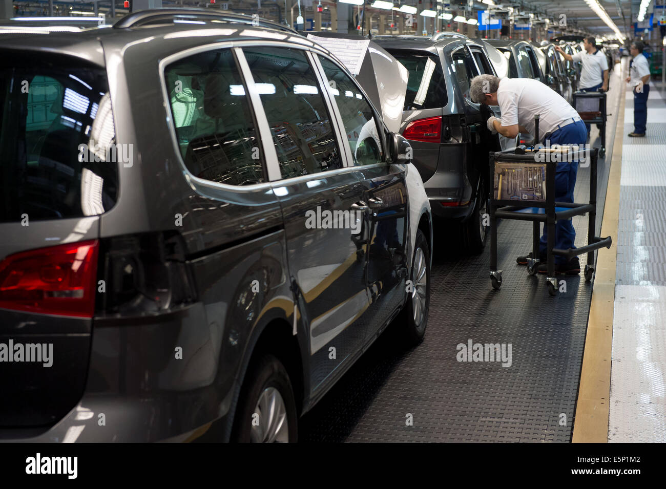 Palmela, Portugual. 25th June, 2014. Manufacturing process at the VW ...