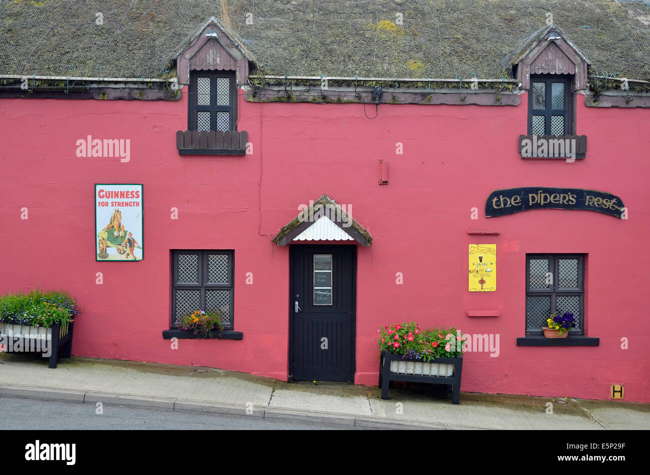 Run down pub exterior hi-res stock photography and images - Alamy