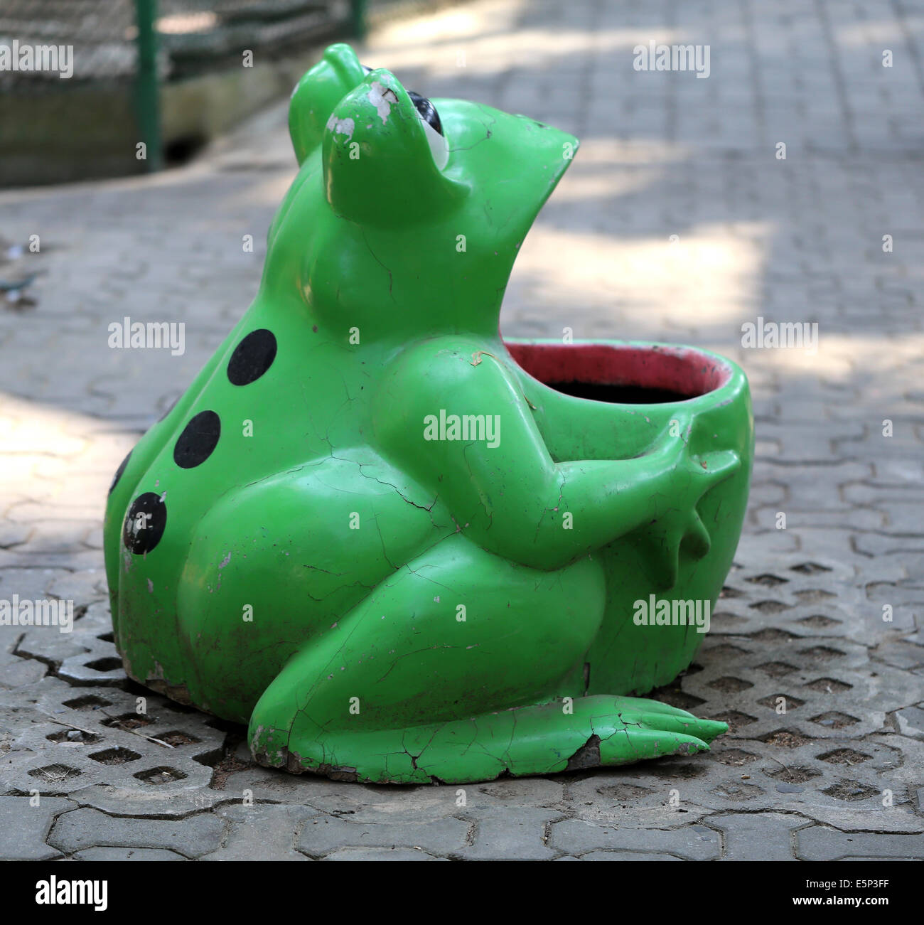 Funny dustbin hi-res stock photography and images - Alamy