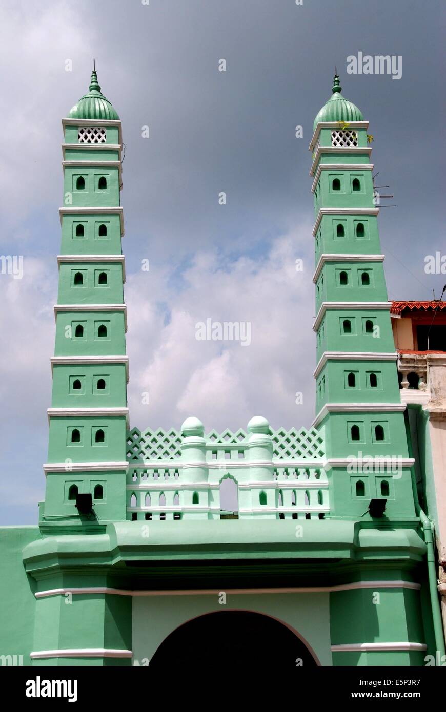 SINGAPORE: Soaring twin minarets of the 1826 Jamae Chulia Mosque on ...