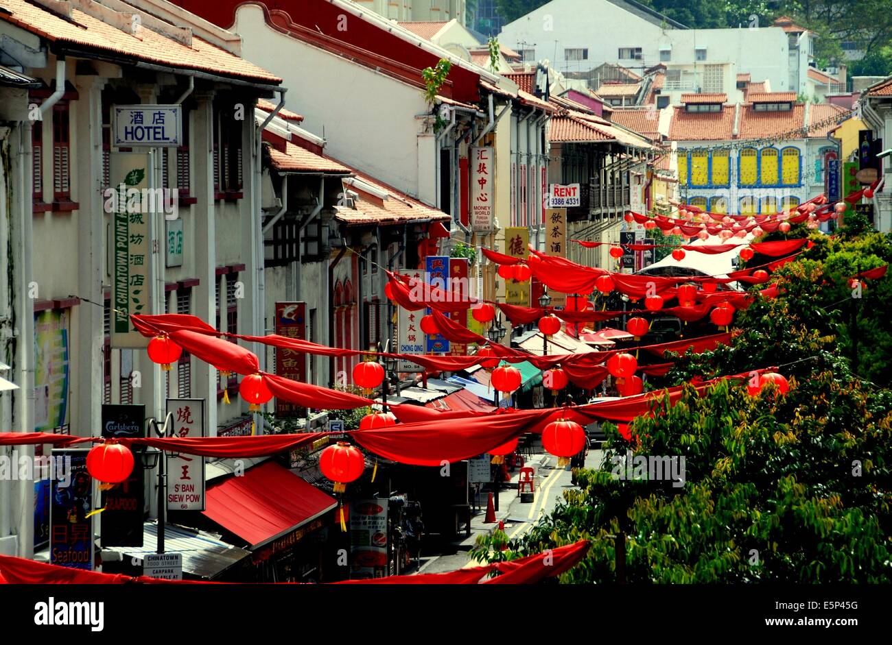 Singapore chinatown smith street hi-res stock photography and images ...