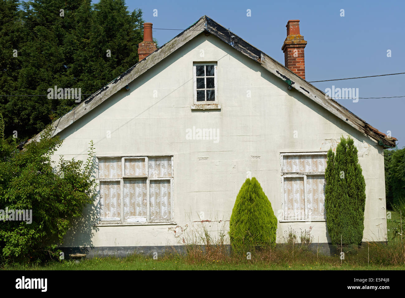 Disrepair house uk hi-res stock photography and images - Alamy