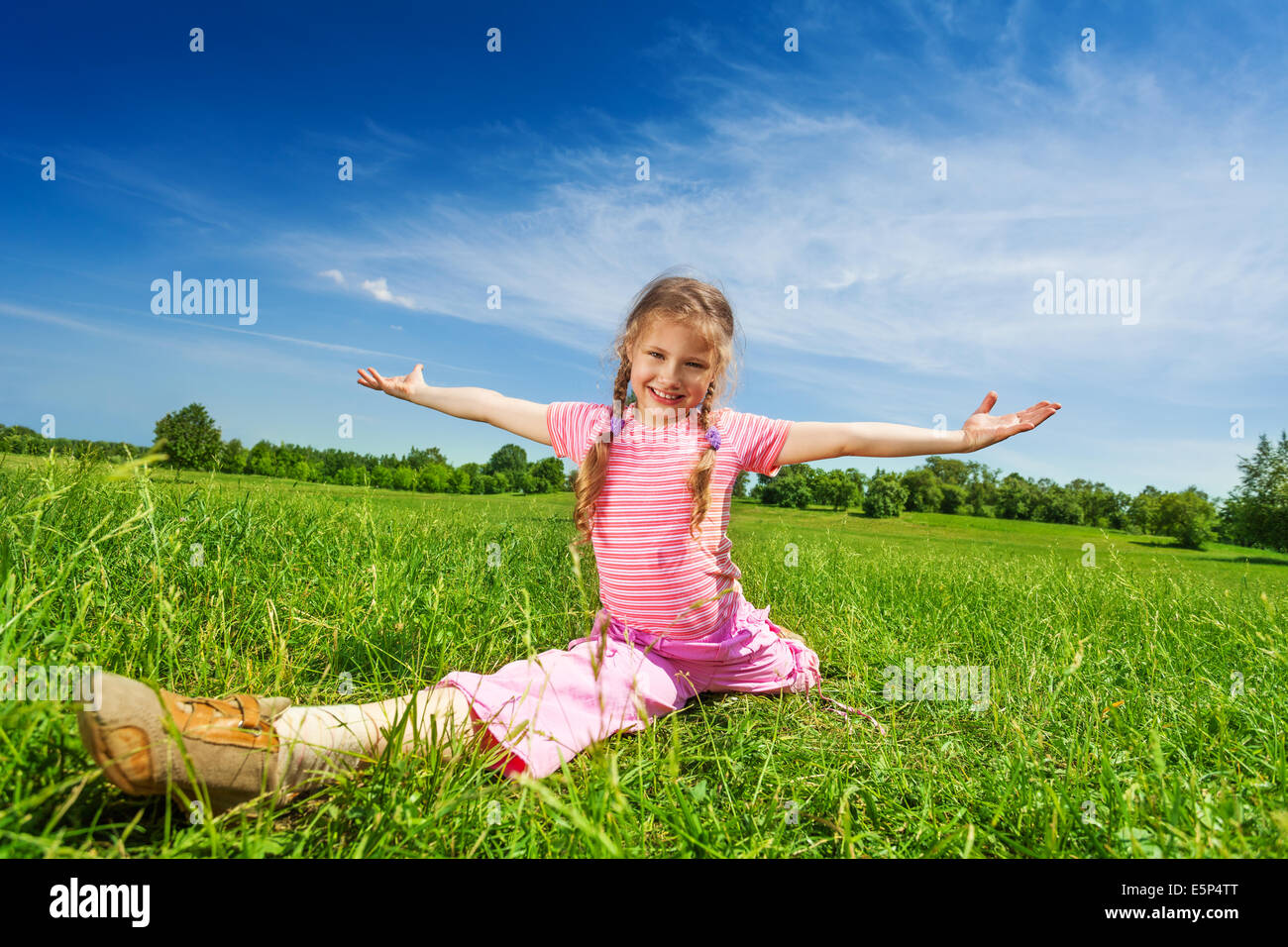 Child split legs hi-res stock photography and images - Alamy
