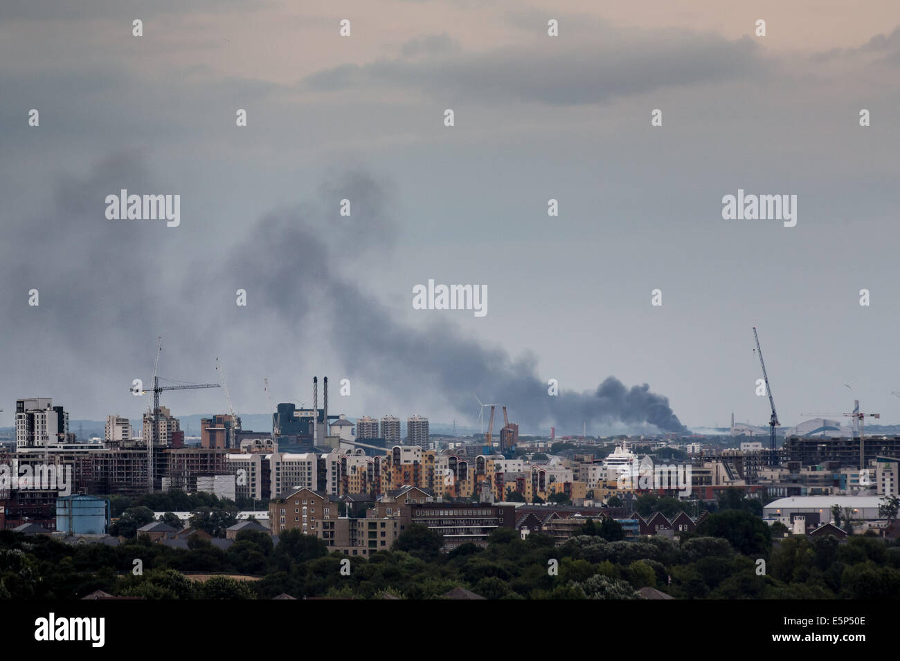 Rainham, London. 4th Aug, 2014. Huge fire at recycling plant on Creek ...