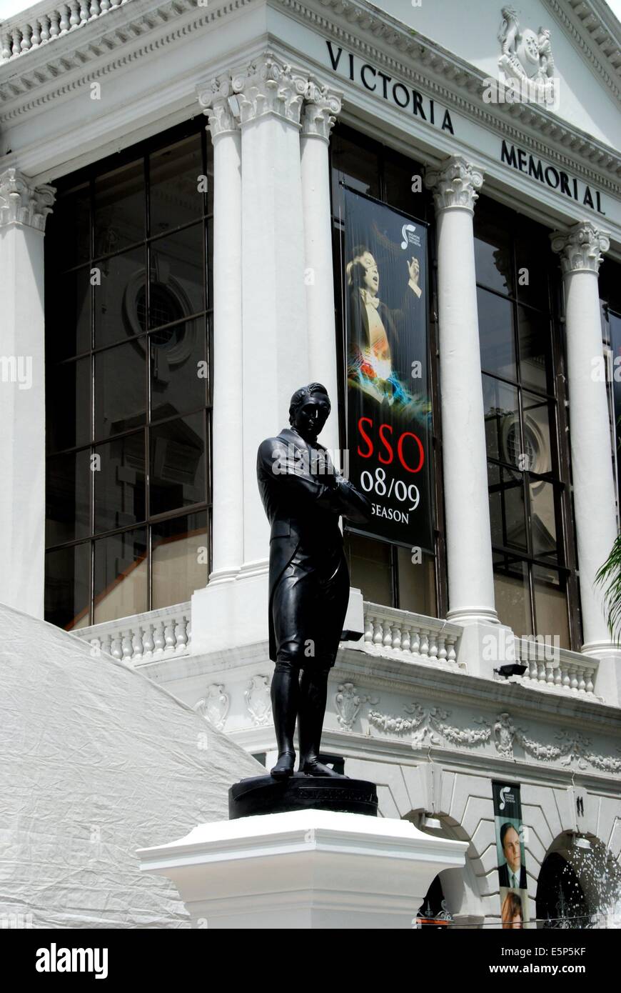SINGAPORE: The "Black" Sir Stamford Raffles statue in front of the Victoria Memorial Concert ...