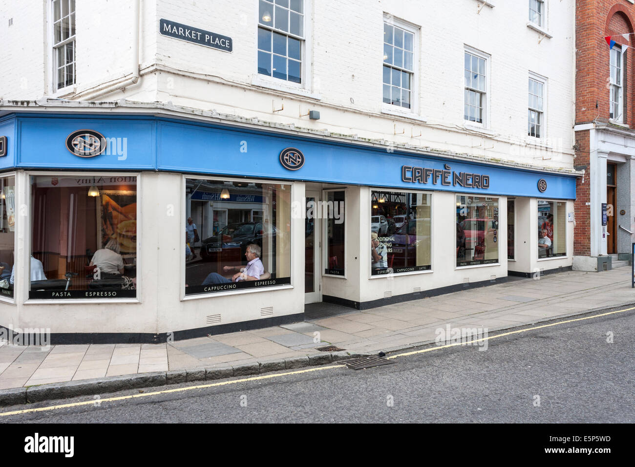 High street coffee shop hi-res stock photography and images - Alamy