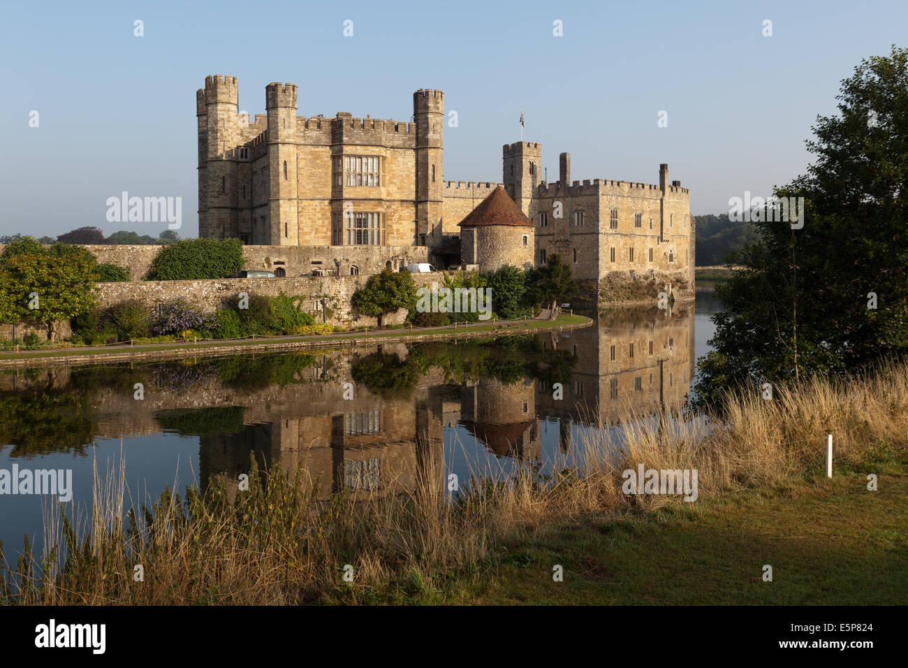Leeds castle hi-res stock photography and images - Alamy