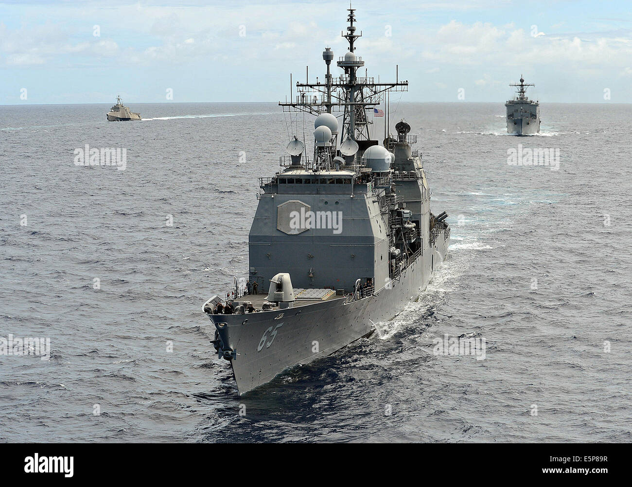 US Navy Ticonderoga-class guided-missile cruiser USS Chosin during Rim ...