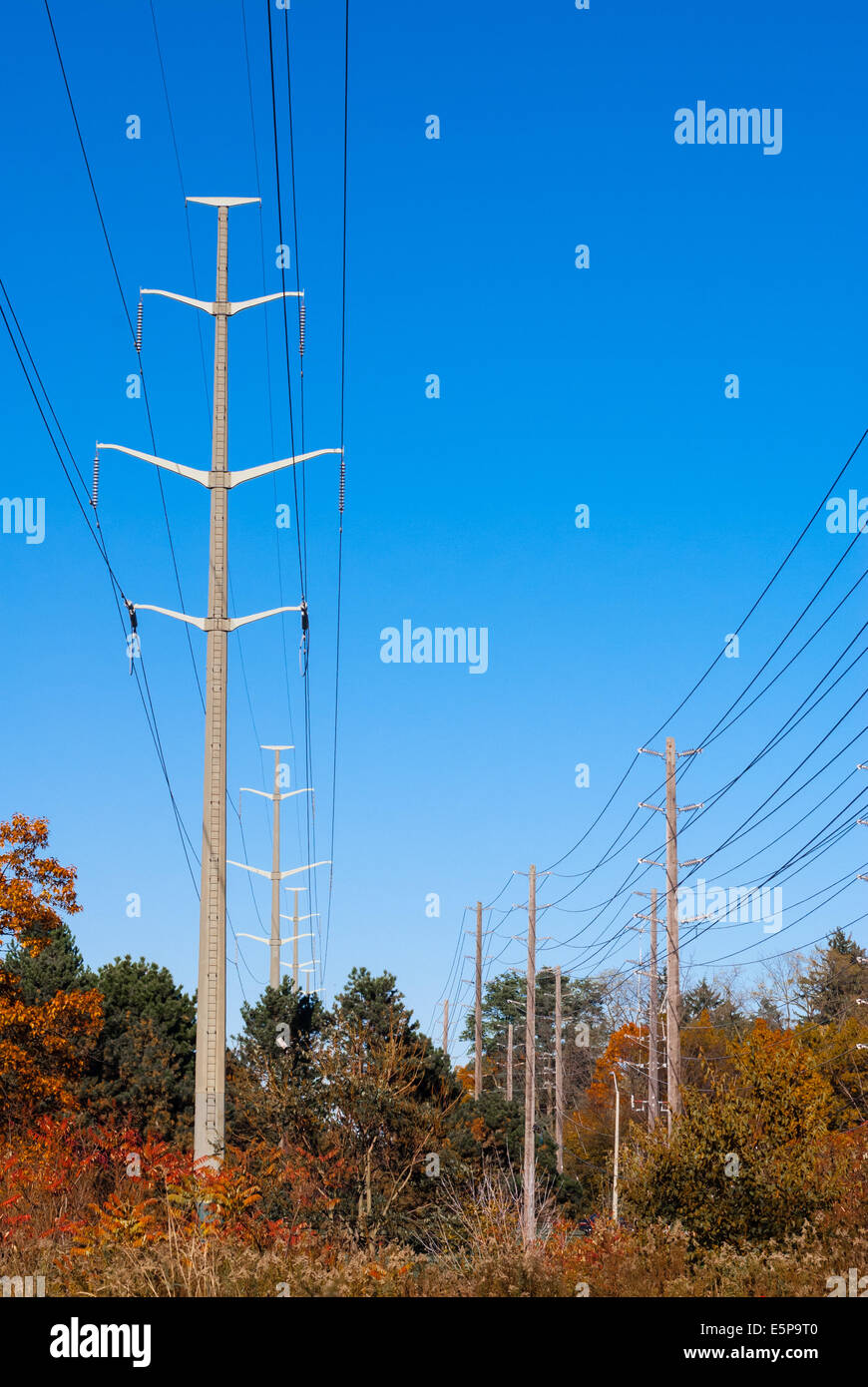 Tall electrical towers hi-res stock photography and images - Alamy