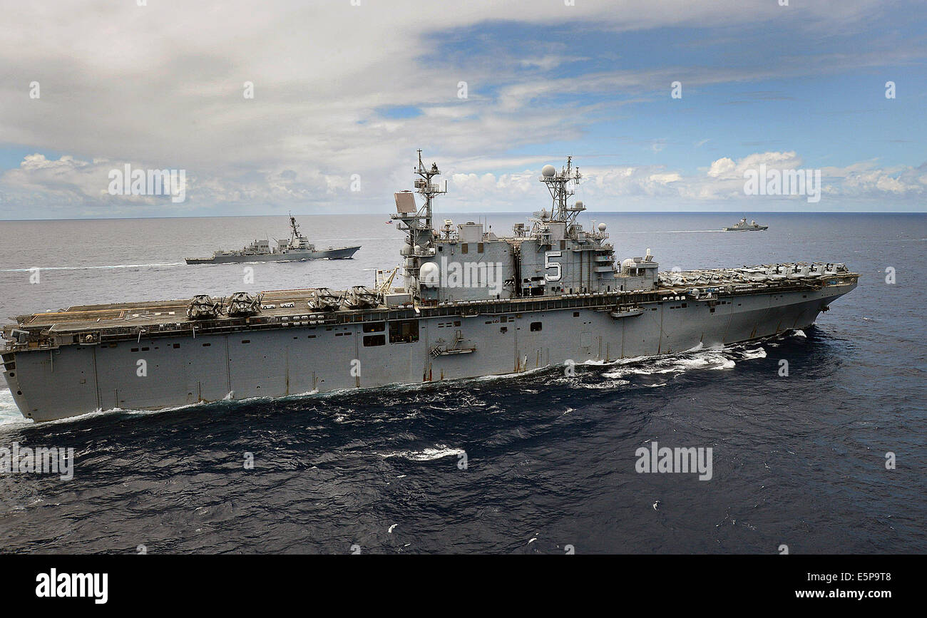 Uss tarawa hi-res stock photography and images - Alamy