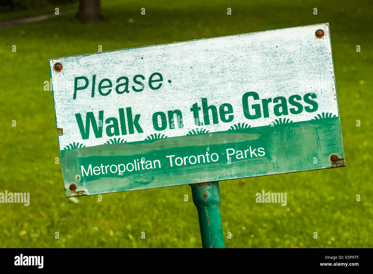 Please walk on the grass sign Stock Photo - Alamy