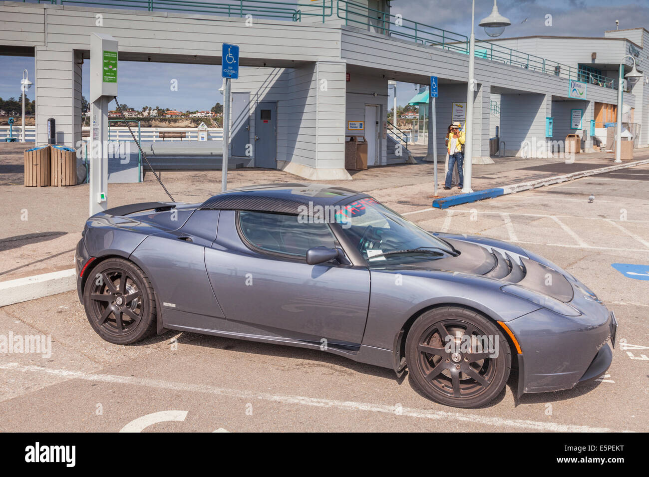 Tesla roadster plugged in public hi-res stock photography and images ...