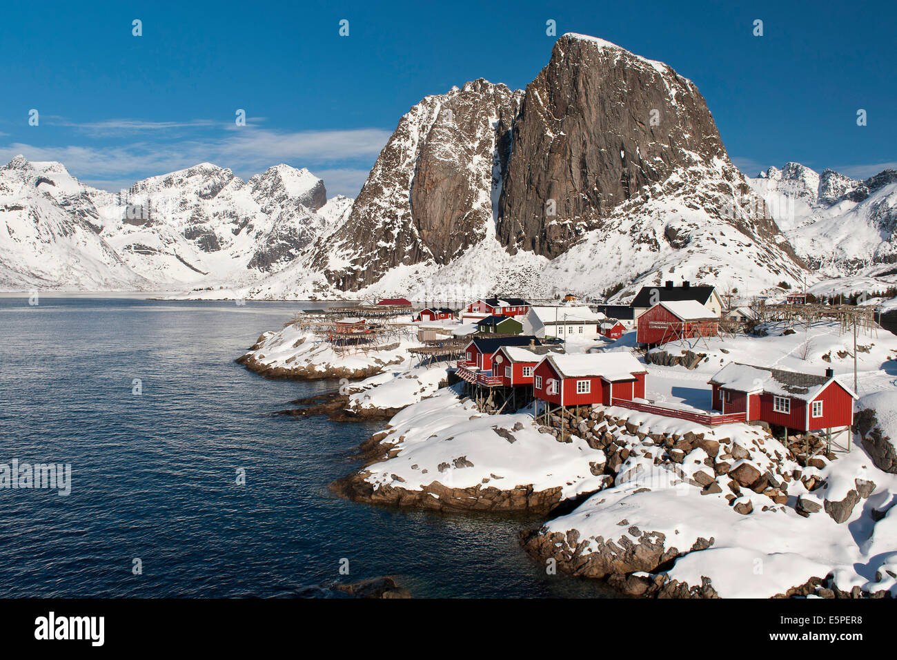 Traditional red wooden Rorbu houses, Reine, Moskenesøy, Lofoten, Norway ...