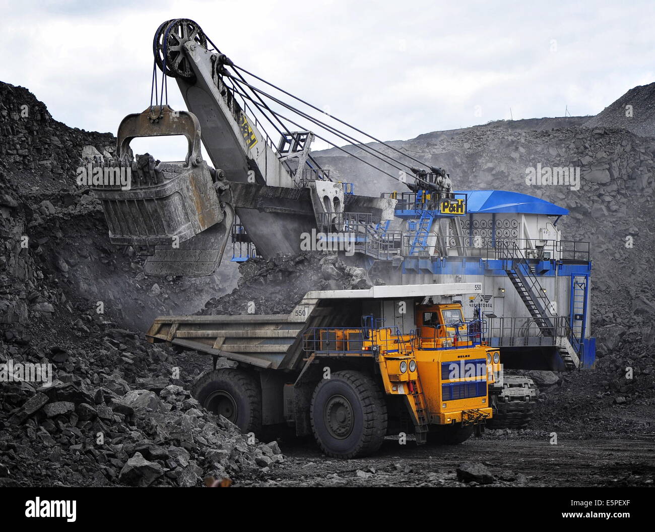 Excavator Operating High Resolution Stock Photography and Images - Alamy
