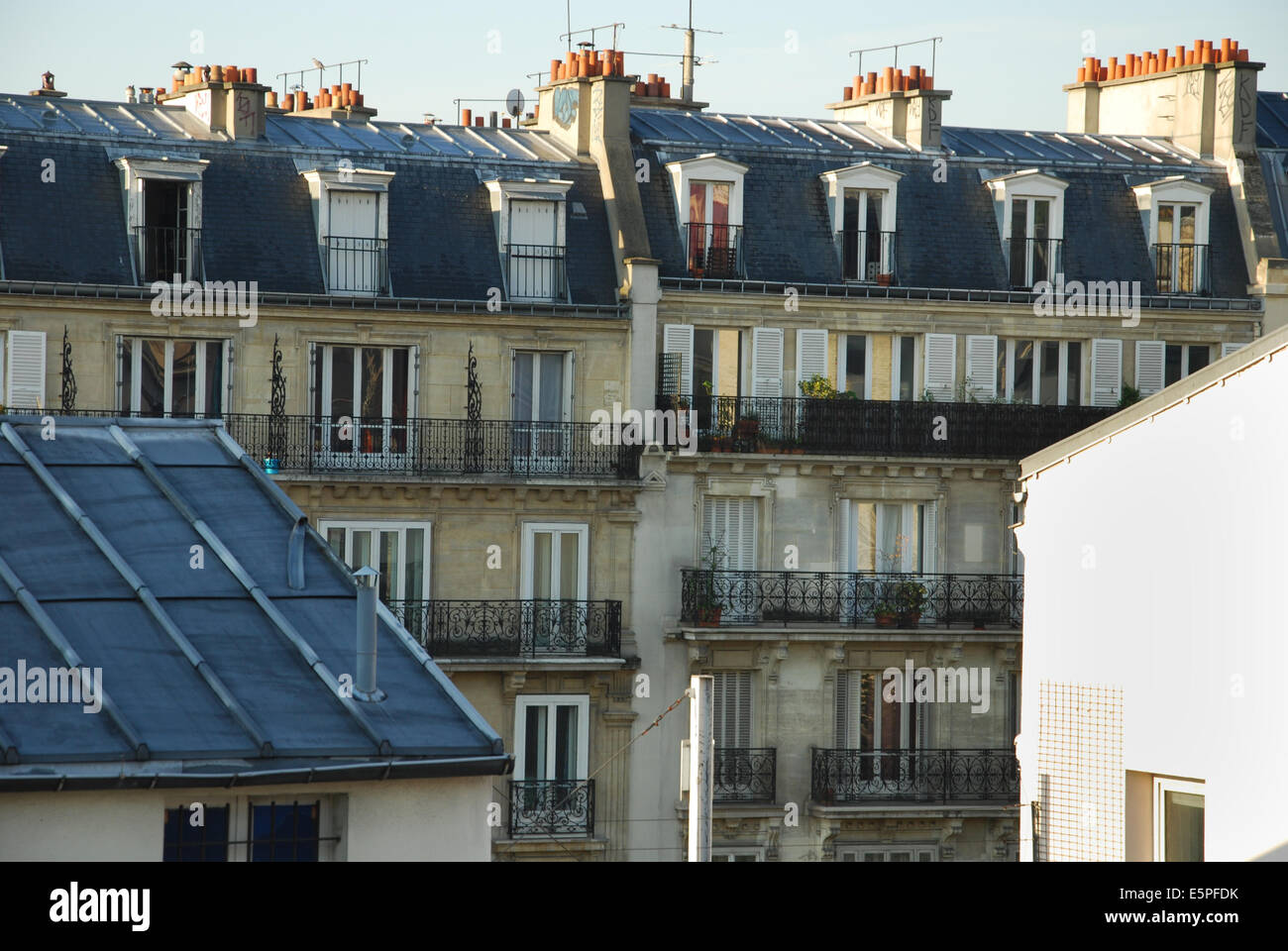 Poor housing paris hi-res stock photography and images - Alamy