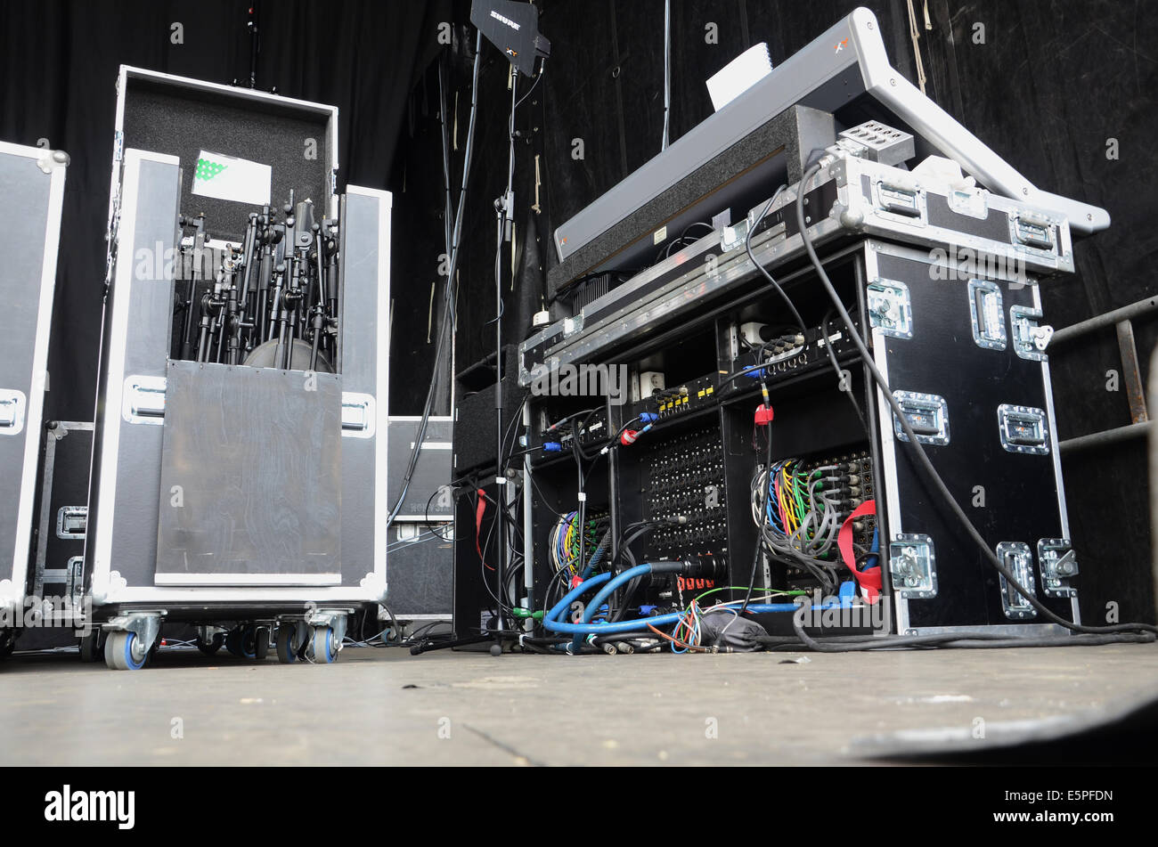 Concert stage set up hi-res stock photography and images - Alamy