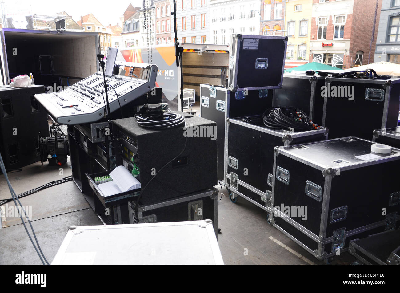 Gig lighting rig stage hi-res stock photography and images - Alamy