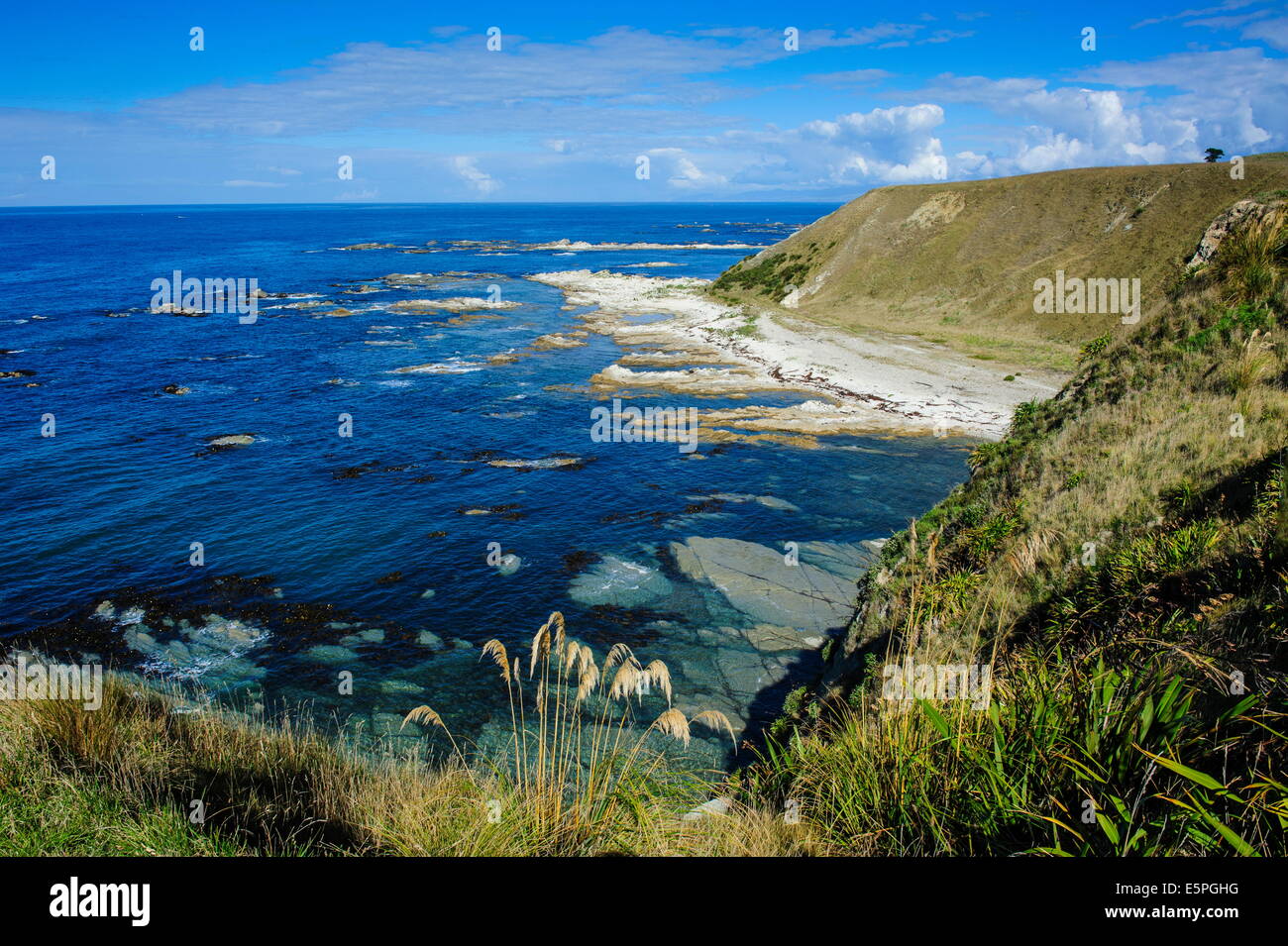 Cliff over water hi-res stock photography and images - Alamy
