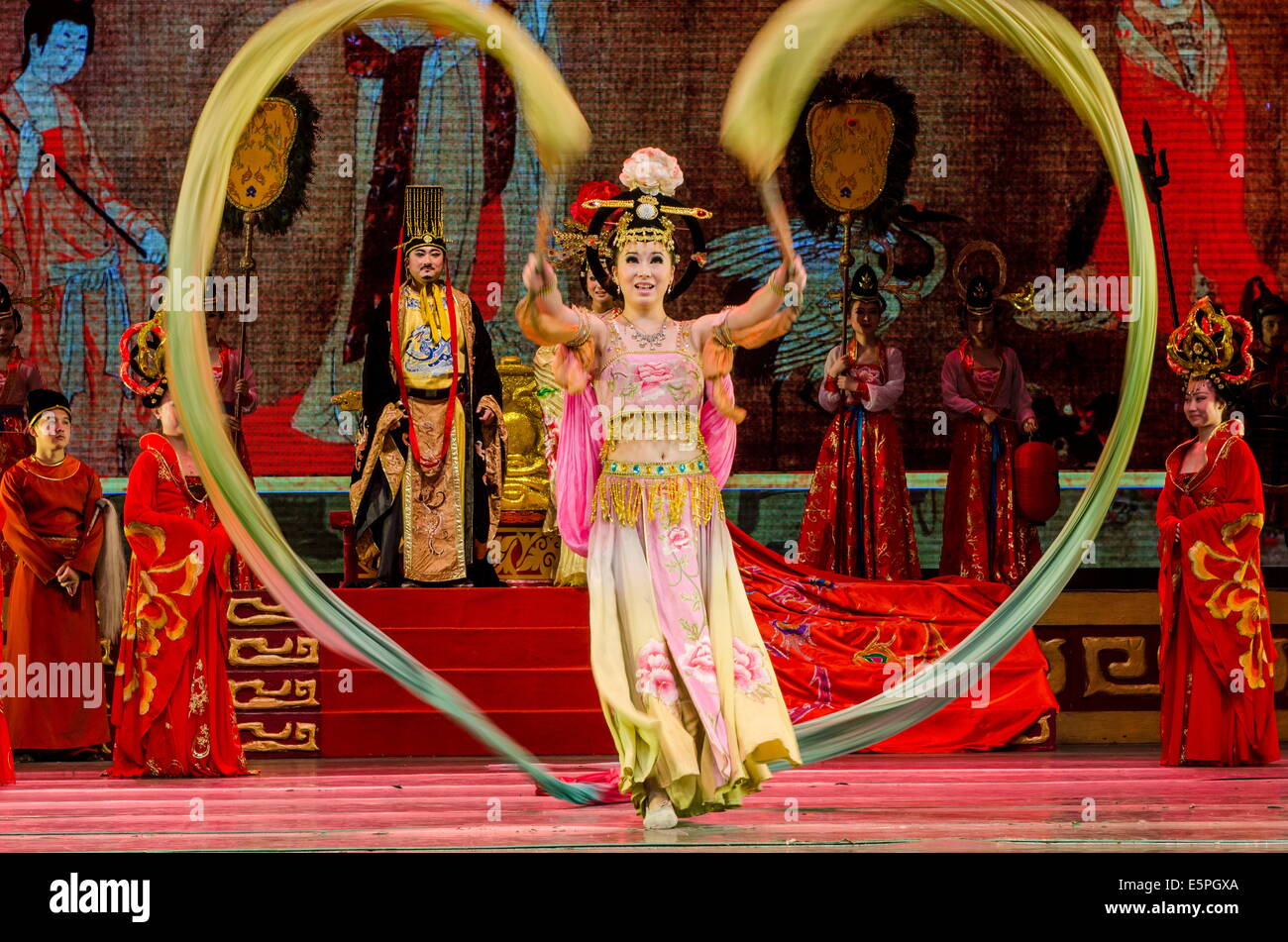 Tang dynasty dance hi-res stock photography and images - Alamy