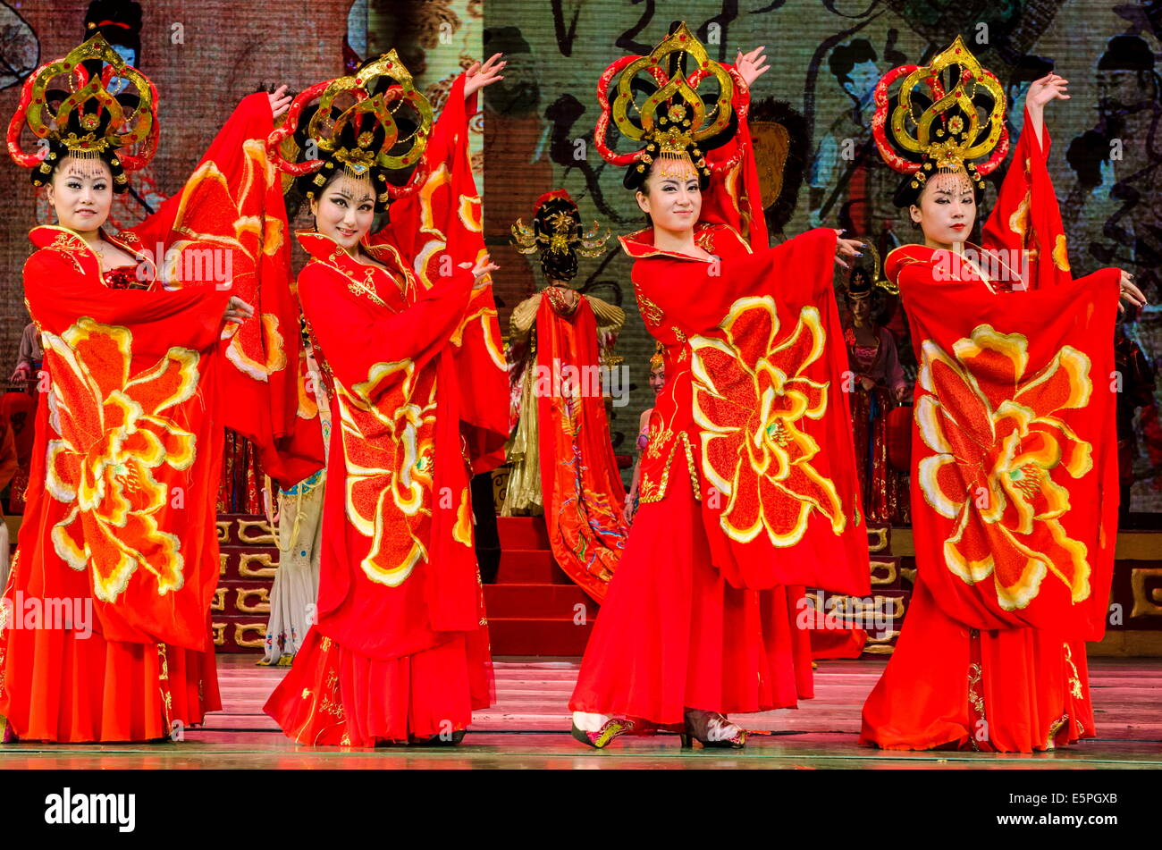 Tang dynasty dancer hi-res stock photography and images - Alamy
