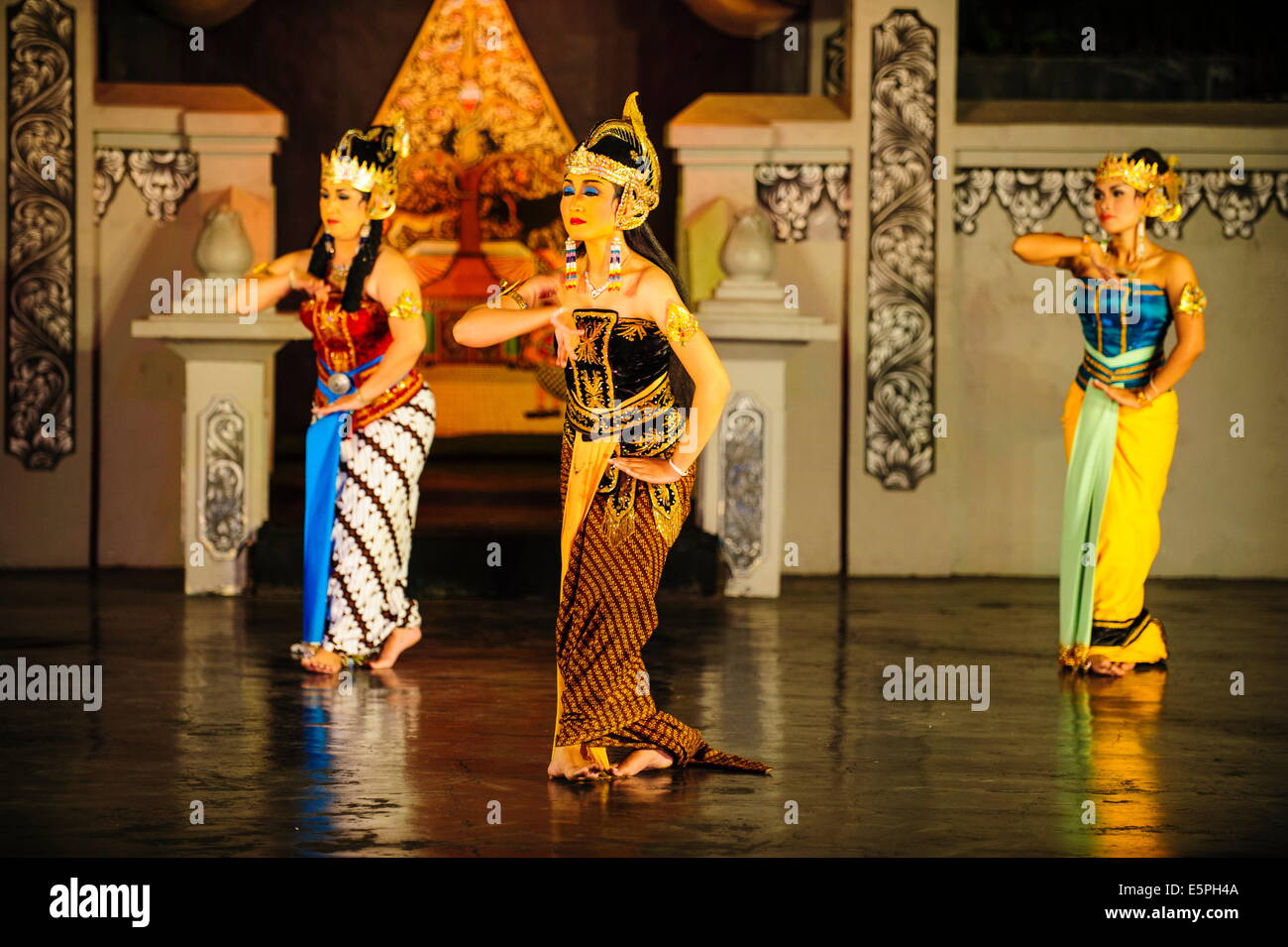 Dancers at a traditional Javanese dance, Yogyakarta, Java, Indonesia, Southeast Asia, Asia Stock ...