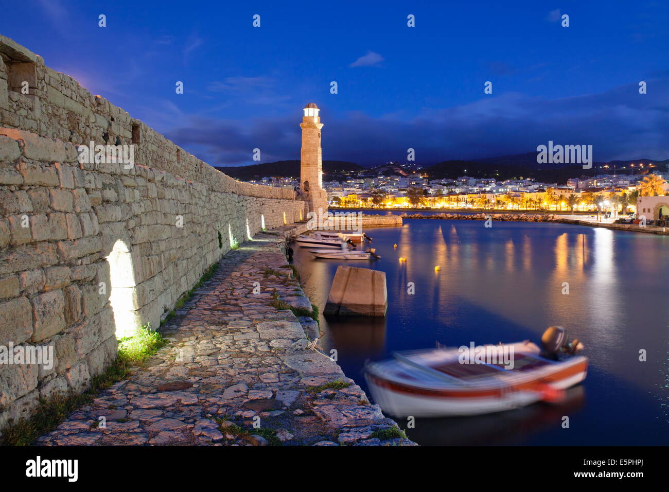 Lighthouse at old Venetian harbour, Rethymno (Rethymnon), Crete, Greek ...