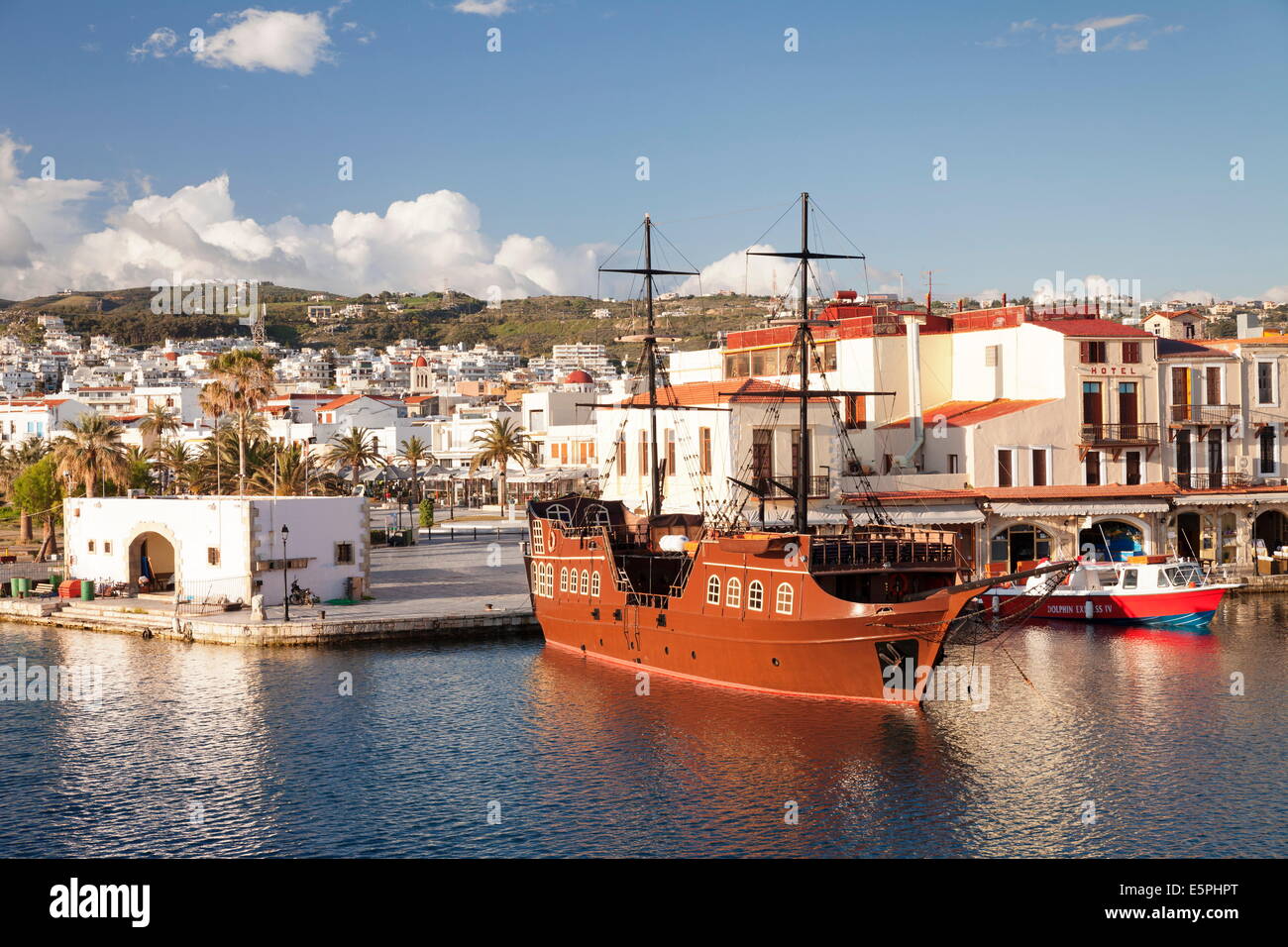 Old Venetian harbour, Rethymno (Rethymnon), Crete, Greek Islands ...